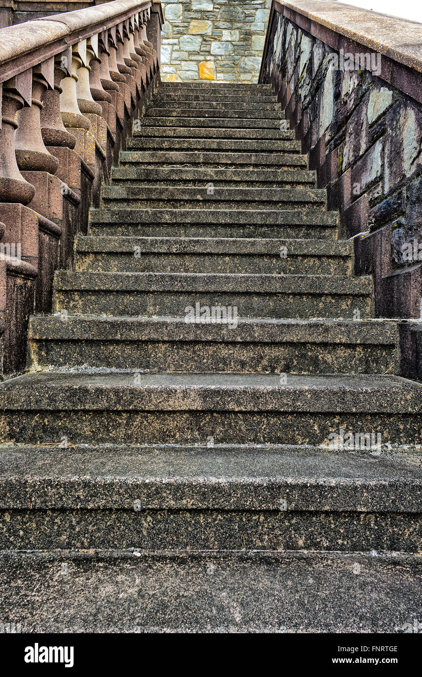 Moos auf treppen -Fotos und -Bildmaterial in hoher Auflösung – Alamy