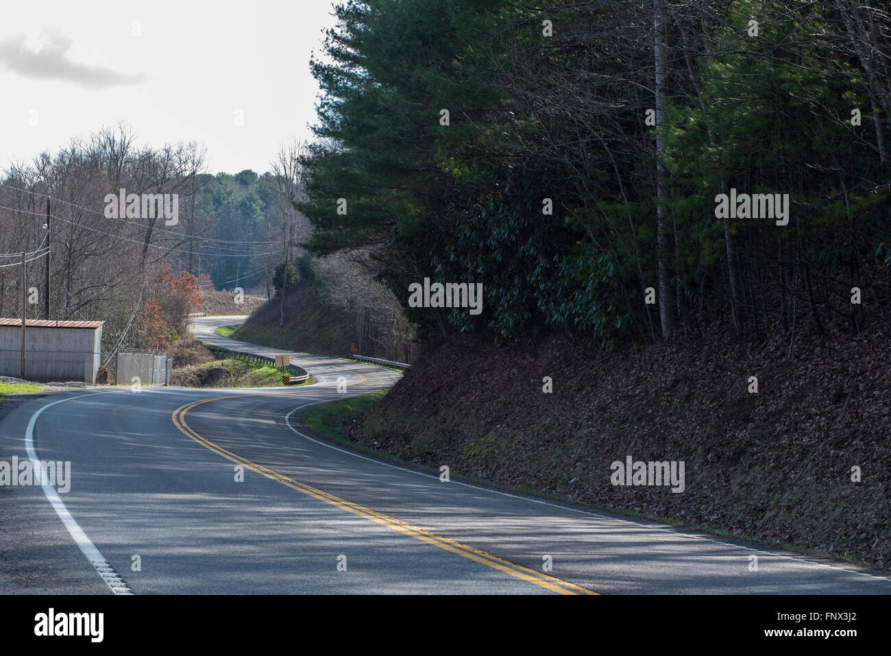 Kurven auf der autobahn -Fotos und -Bildmaterial in hoher Auflösung – Alamy