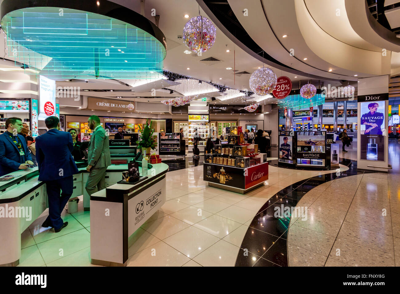 Heathrow airport shops terminal uk -Fotos und -Bildmaterial in hoher ...
