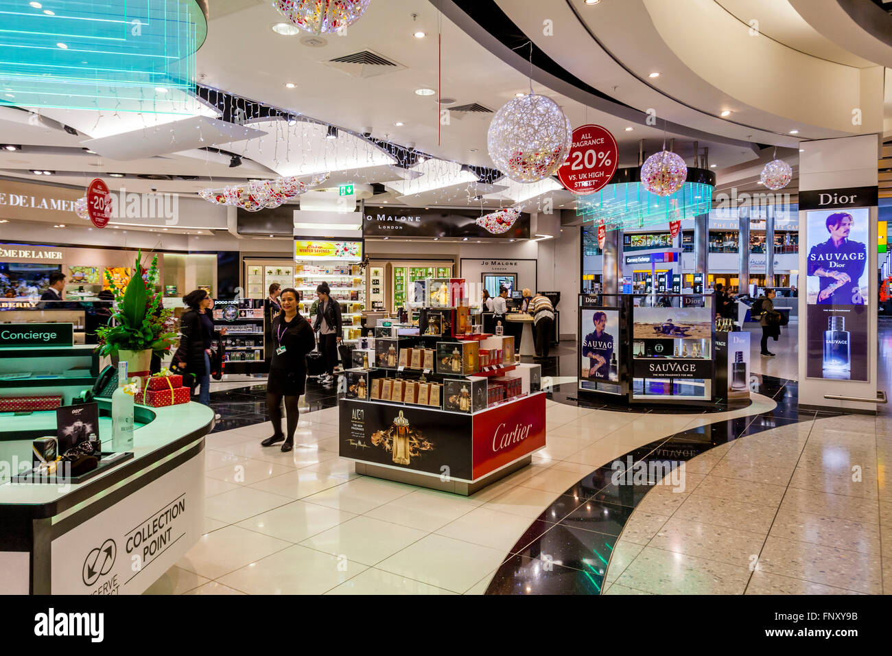 Heathrow airport shops terminal uk -Fotos und -Bildmaterial in hoher ...
