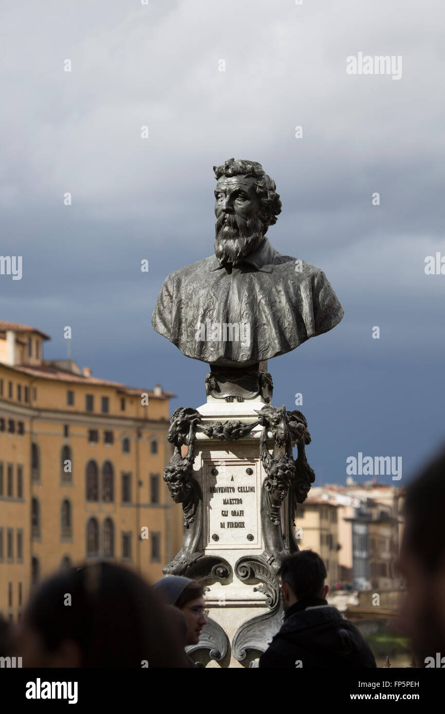 Benvenuto cellini auf ponte vecchio brücke in firenze -Fotos und ...