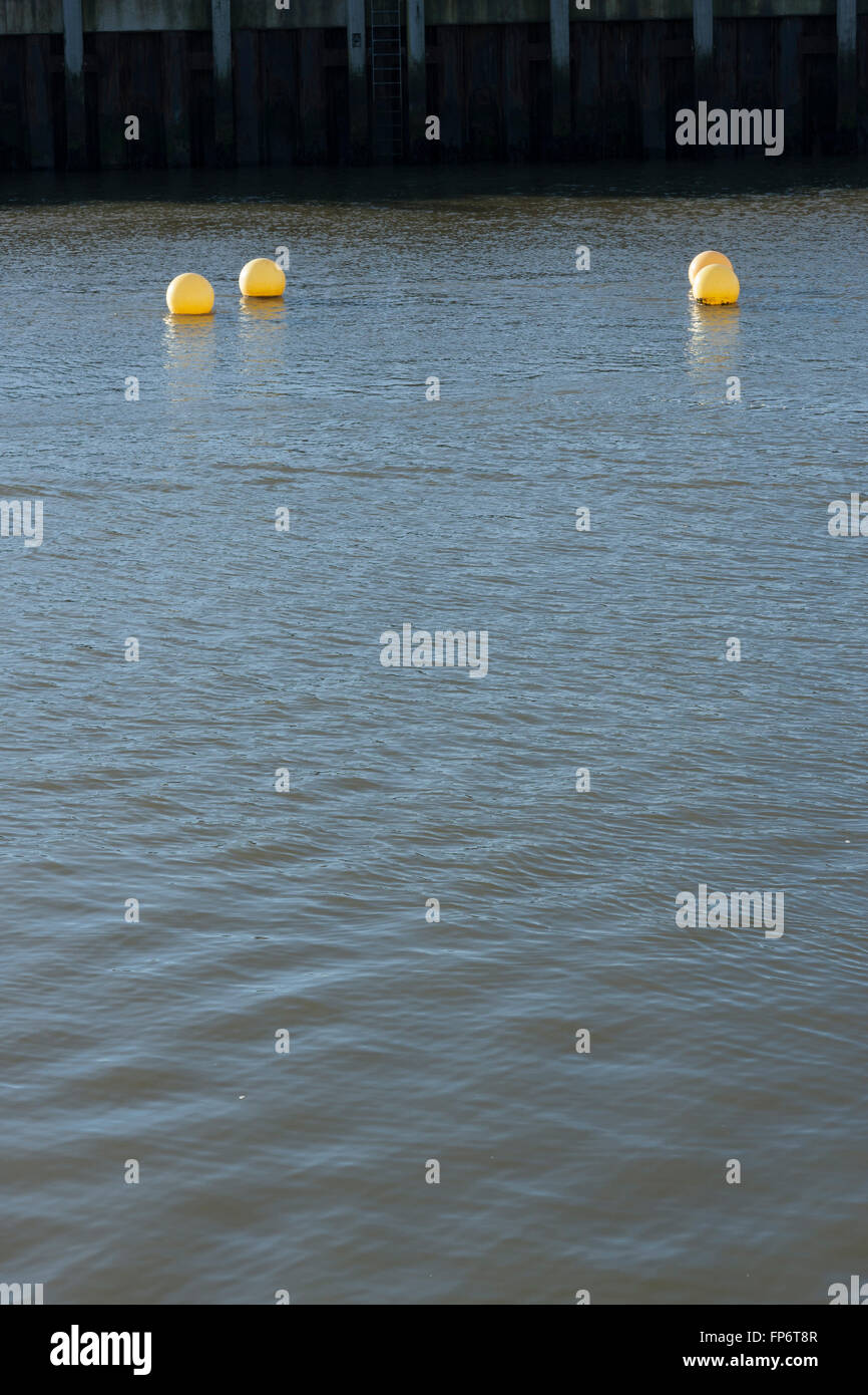 Festmacher bojen festmacher bojen -Fotos und -Bildmaterial in hoher ...