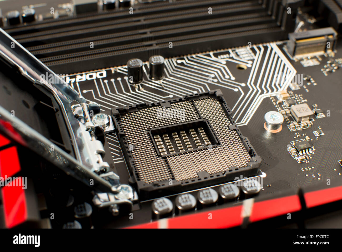 Computer-Motherboard mit leer und offen CPU-Sockel Stockfotografie - Alamy