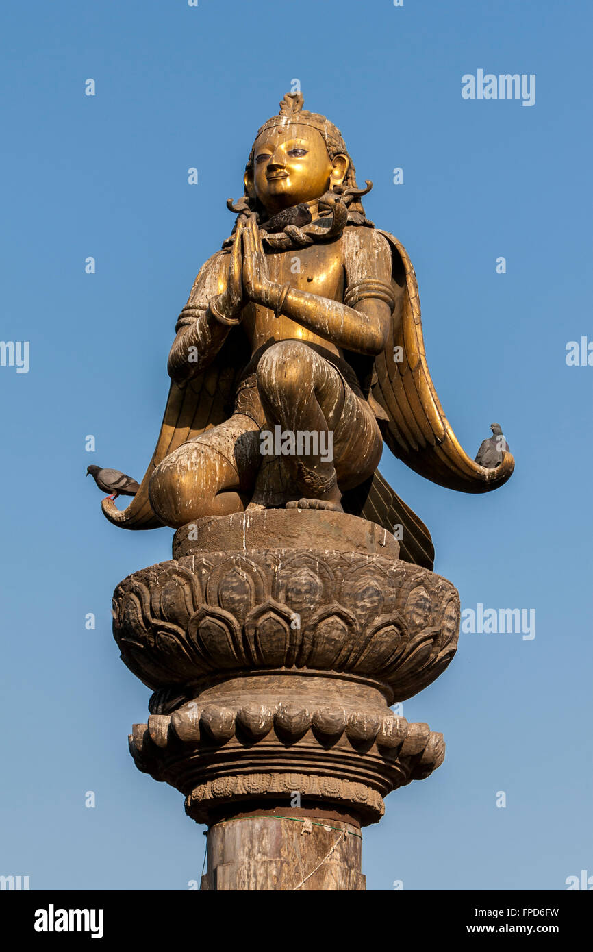 Garuda statue -Fotos und -Bildmaterial in hoher Auflösung – Alamy