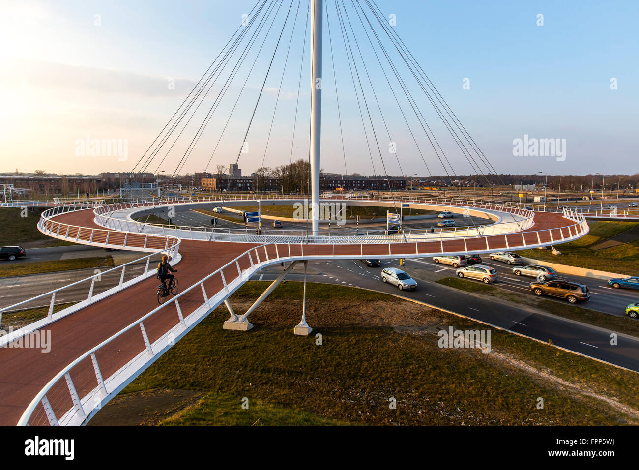 Die Hovenring, einen Kreisverkehr für Radfahrer und Fußgänger, schwebt ...