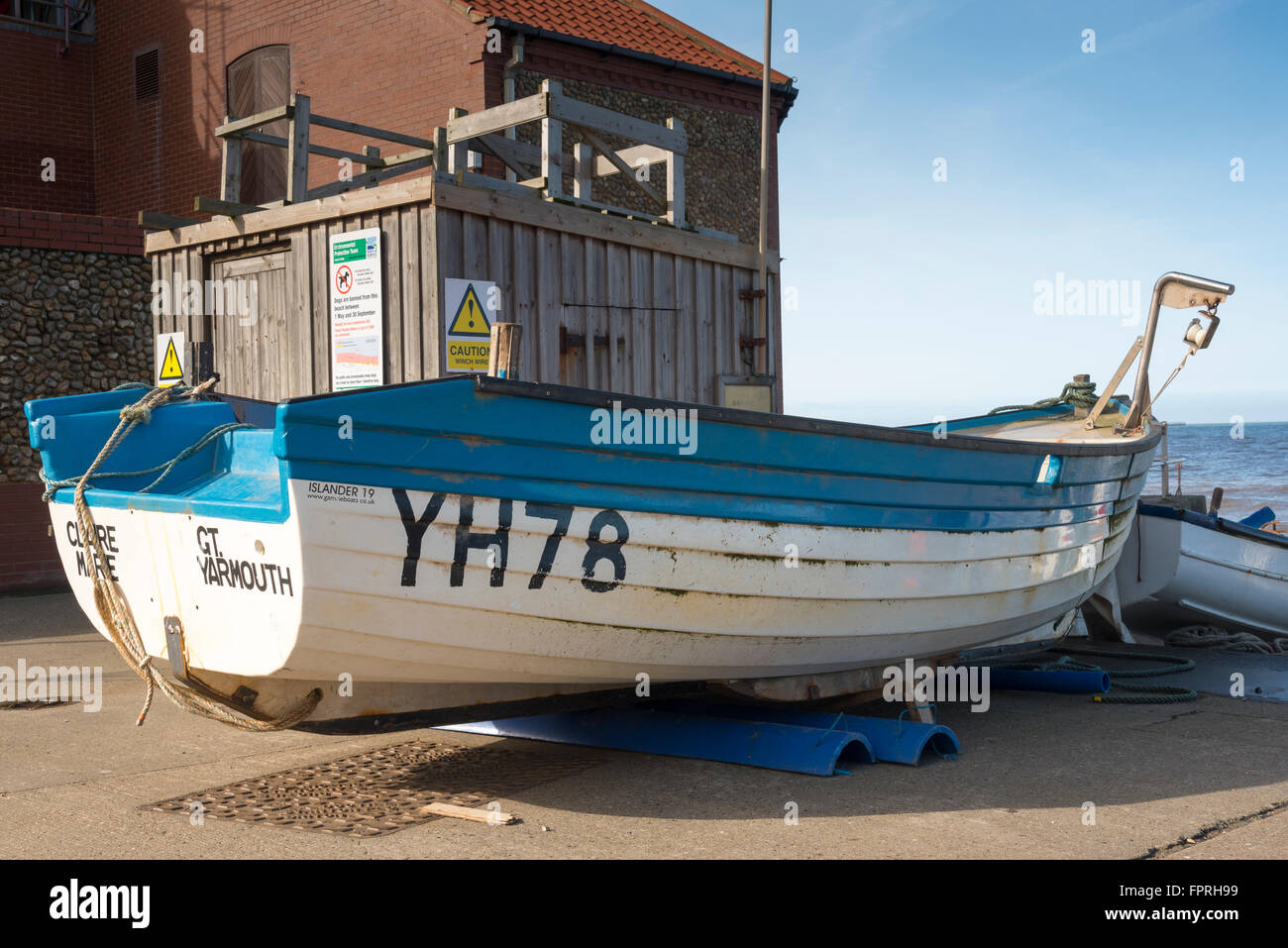 Blaues heck des trawlers -Fotos und -Bildmaterial in hoher Auflösung ...