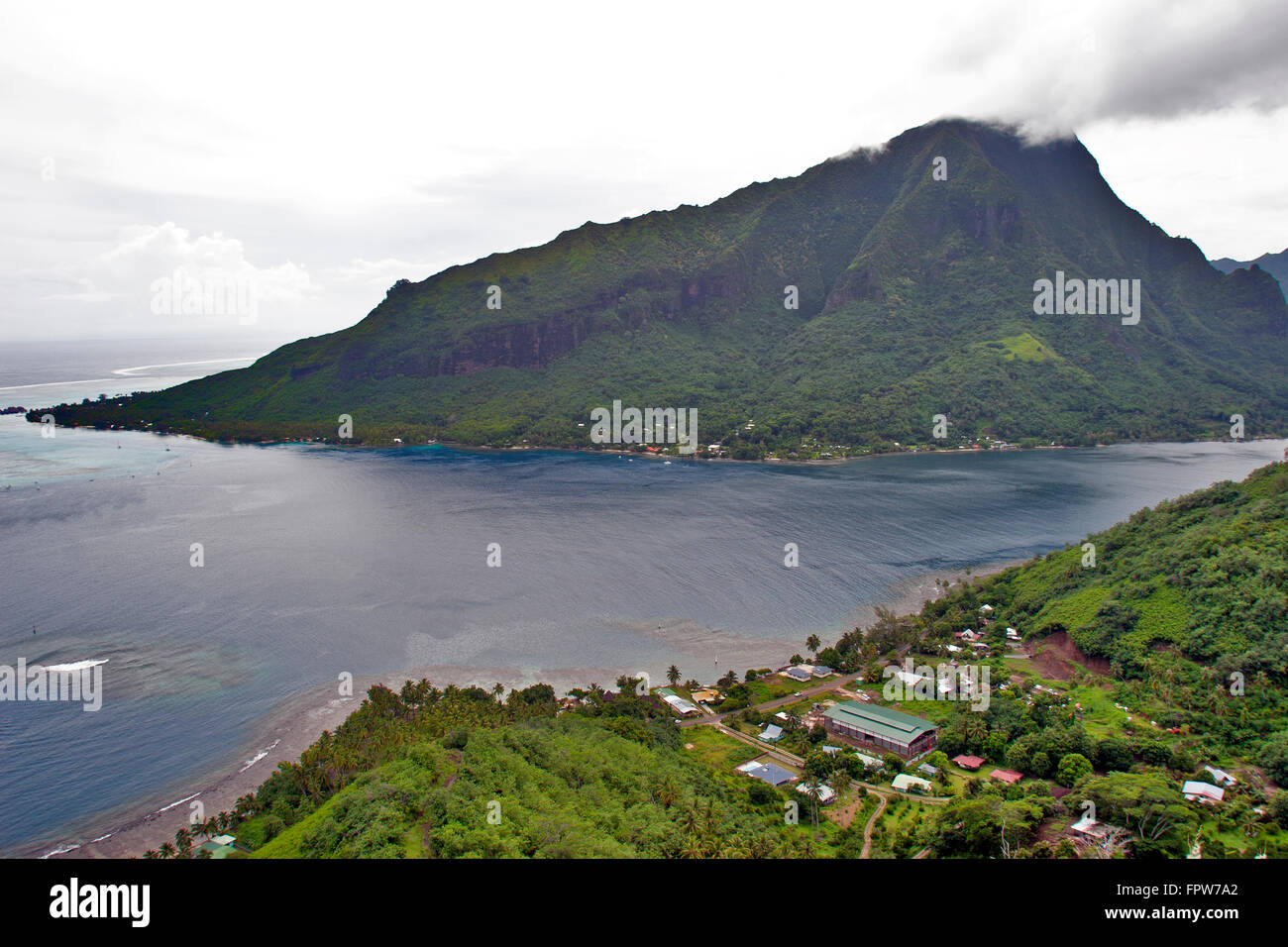 Kleine inseln und bewaldetes ufer von oben -Fotos und -Bildmaterial in ...