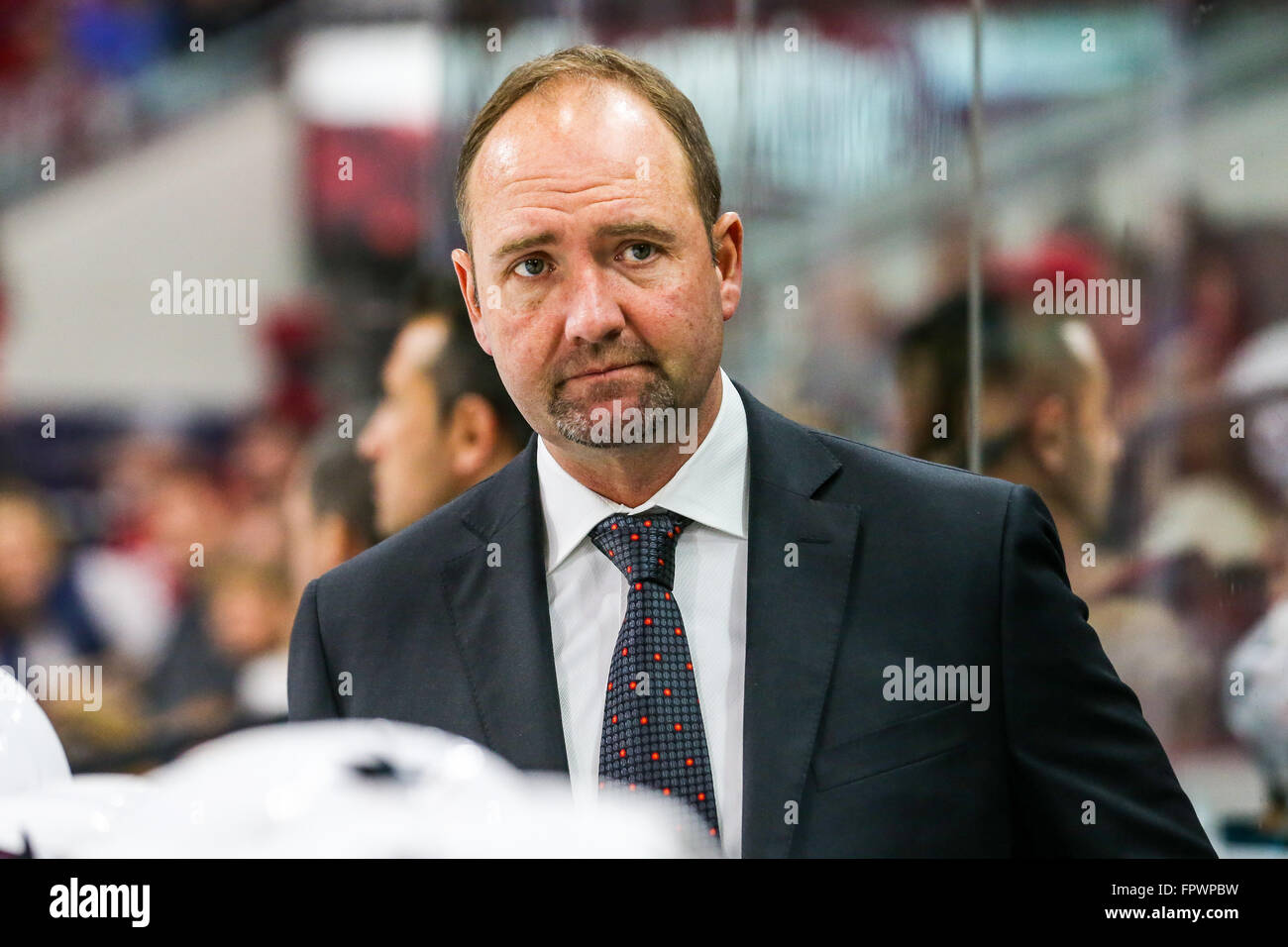 San Jose Sharks head Coach Peter DeBoer während der NHL-Spiel zwischen ...