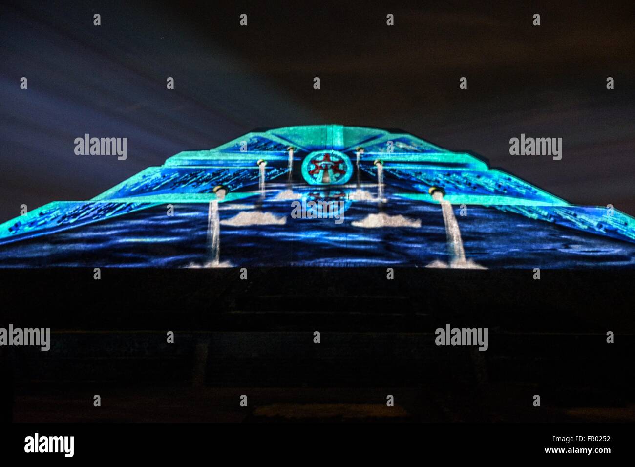 Teotihuacan pyramide lichtshow -Fotos und -Bildmaterial in hoher ...