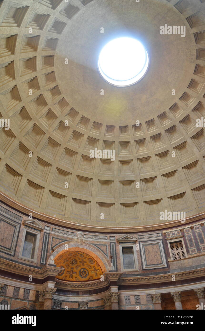 Schöne pantheon kuppel innen -Fotos und -Bildmaterial in hoher ...