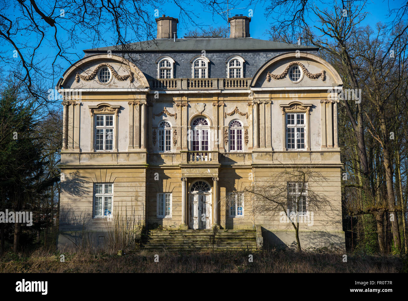 Classical villa -Fotos und -Bildmaterial in hoher Auflösung – Alamy