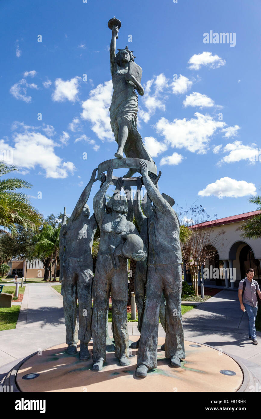 Statue st benedict sculpture in -Fotos und -Bildmaterial in hoher ...
