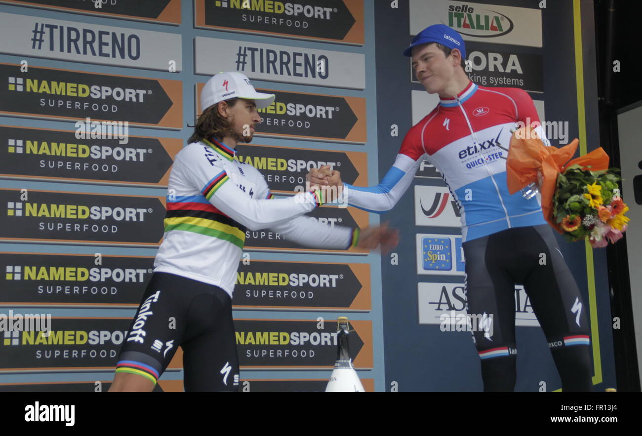 Sagan und jungels -Fotos und -Bildmaterial in hoher Auflösung – Alamy