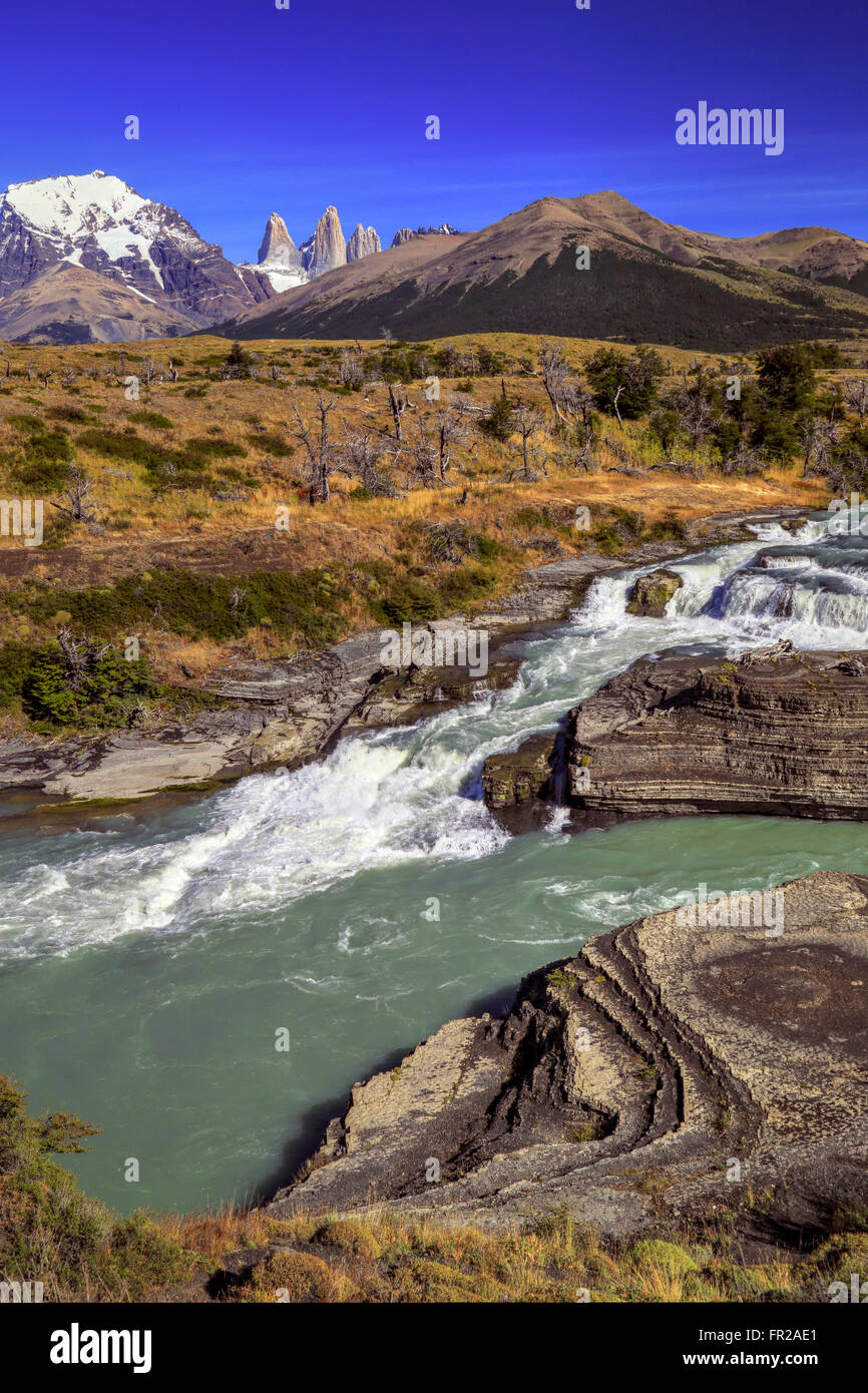 "Cascada Paine" (Paine Cascade), Torres del Paine Nationalpark, Chile ...