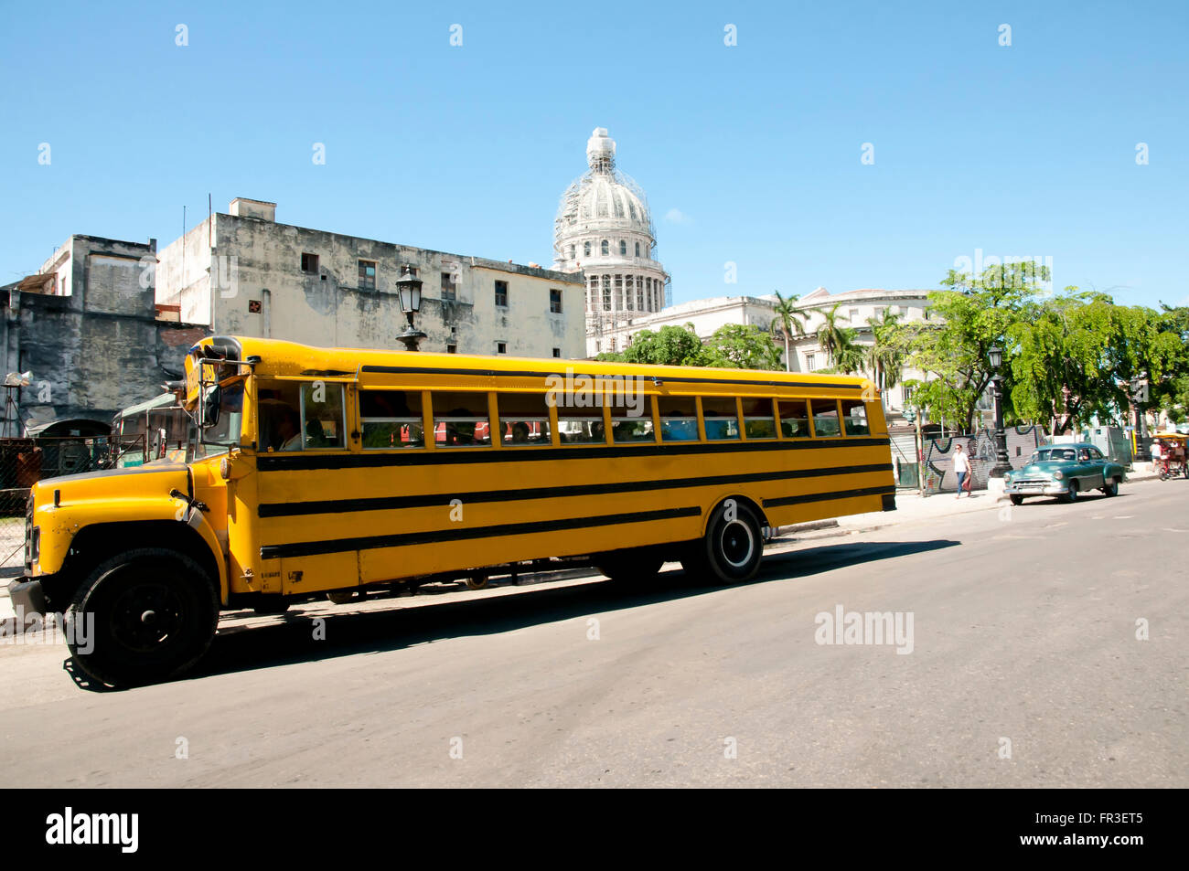 School buses cuba -Fotos und -Bildmaterial in hoher Auflösung – Alamy