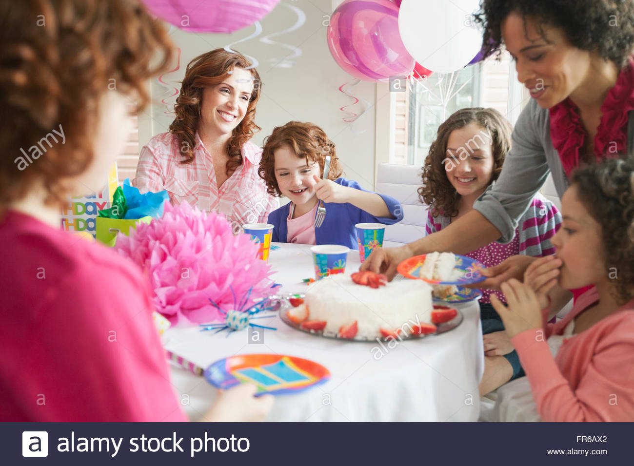 9 geburtstagsfeier -Fotos und -Bildmaterial in hoher Auflösung – Alamy