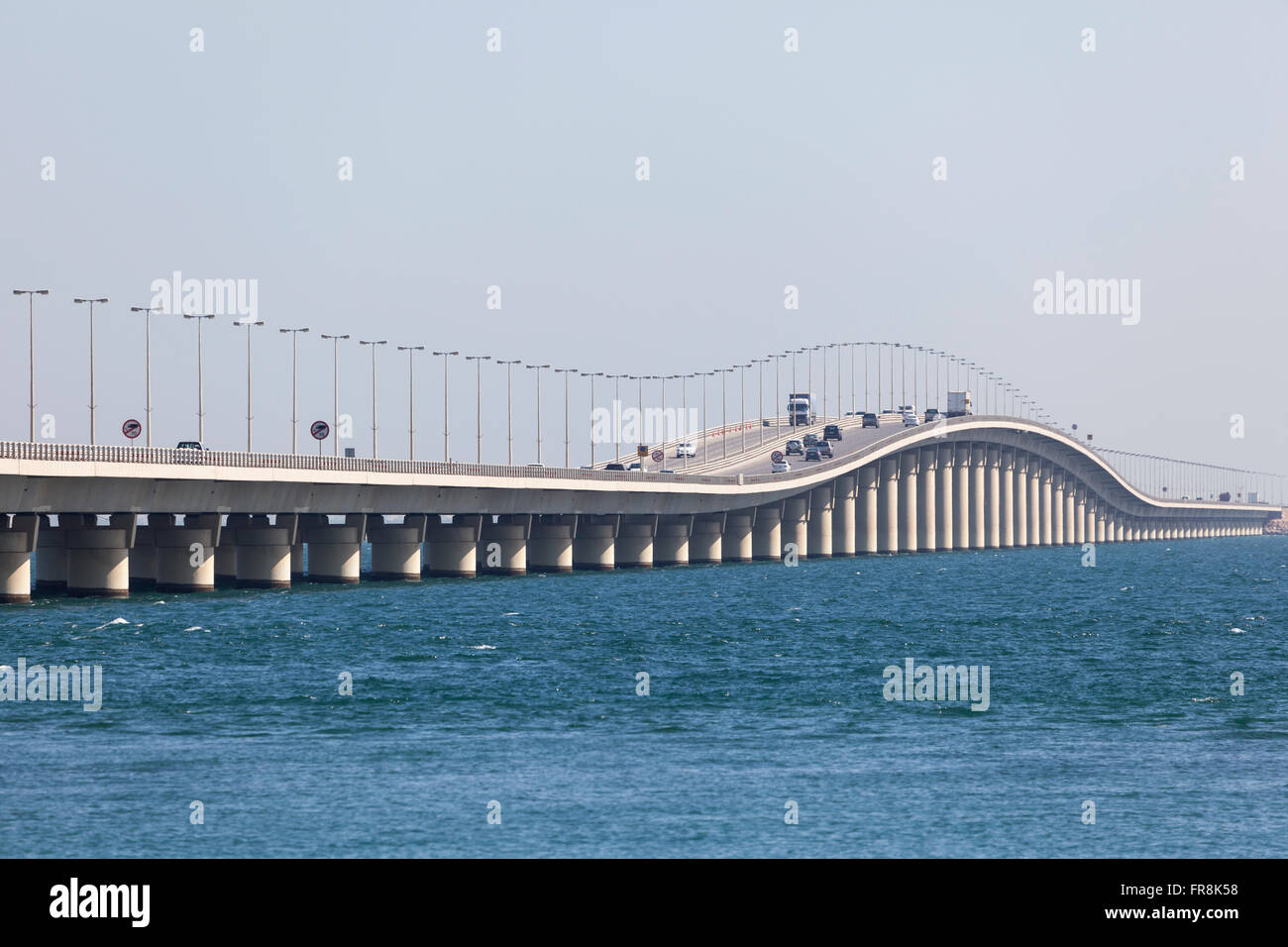 Bahrain saudi arabia causeway -Fotos und -Bildmaterial in hoher ...
