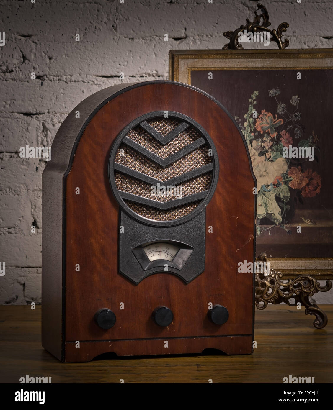 Old golden radio -Fotos und -Bildmaterial in hoher Auflösung – Alamy