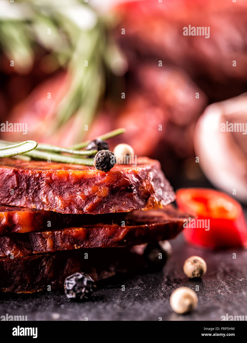 Chorizo Wurst. Traditionelle spanische Chorizo Wurst, mit frischen ...