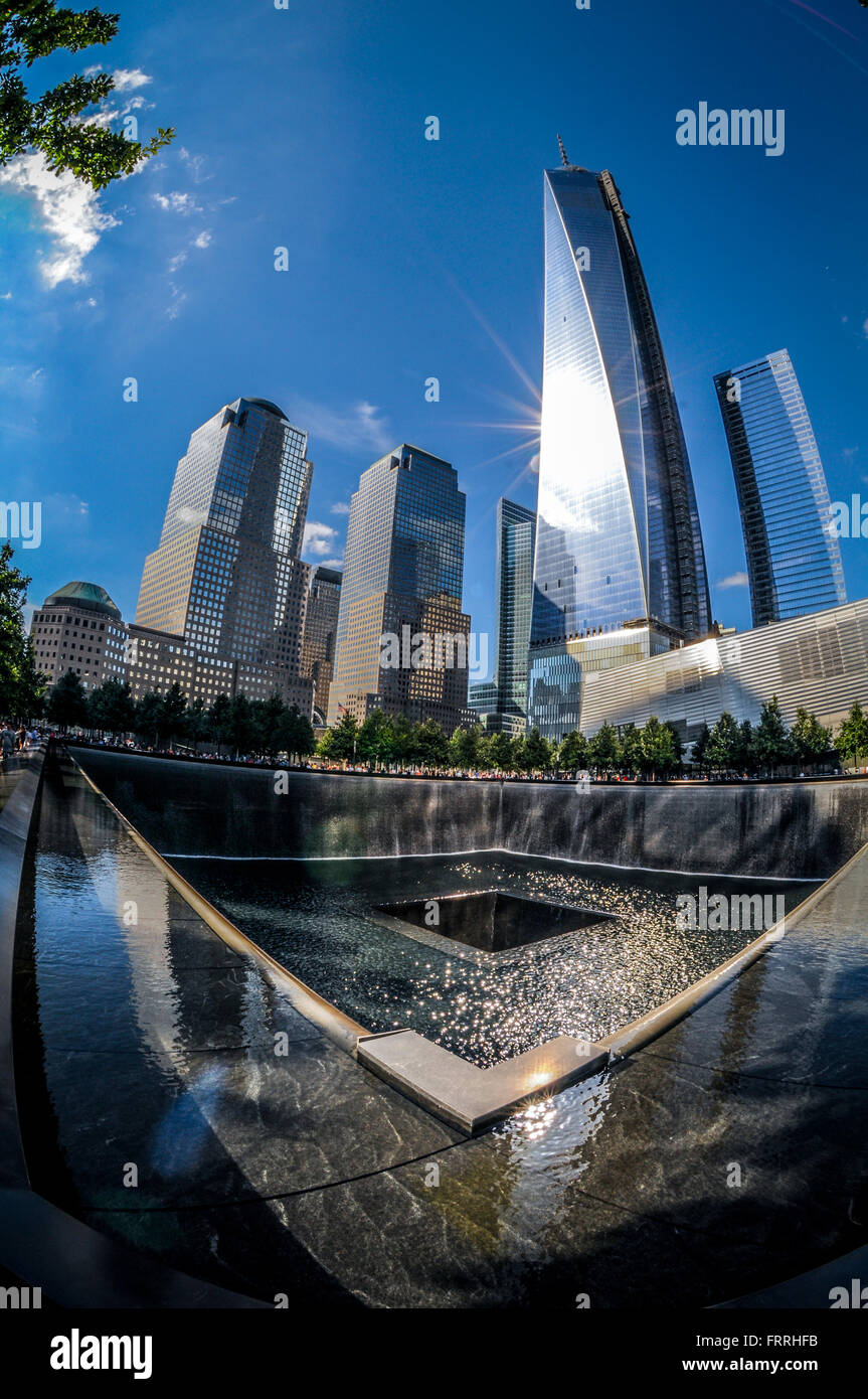 World trade center memorial pool -Fotos und -Bildmaterial in hoher ...