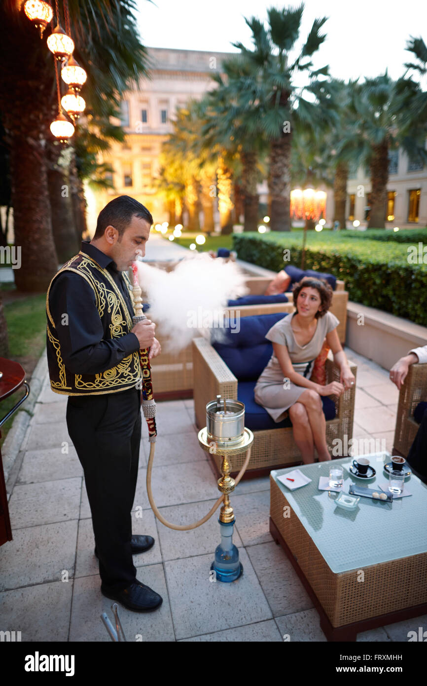 Shisha bar kellner -Fotos und -Bildmaterial in hoher Auflösung – Alamy