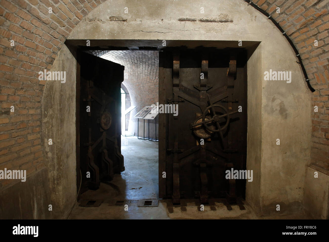 Bunker air raid shelter -Fotos und -Bildmaterial in hoher Auflösung ...