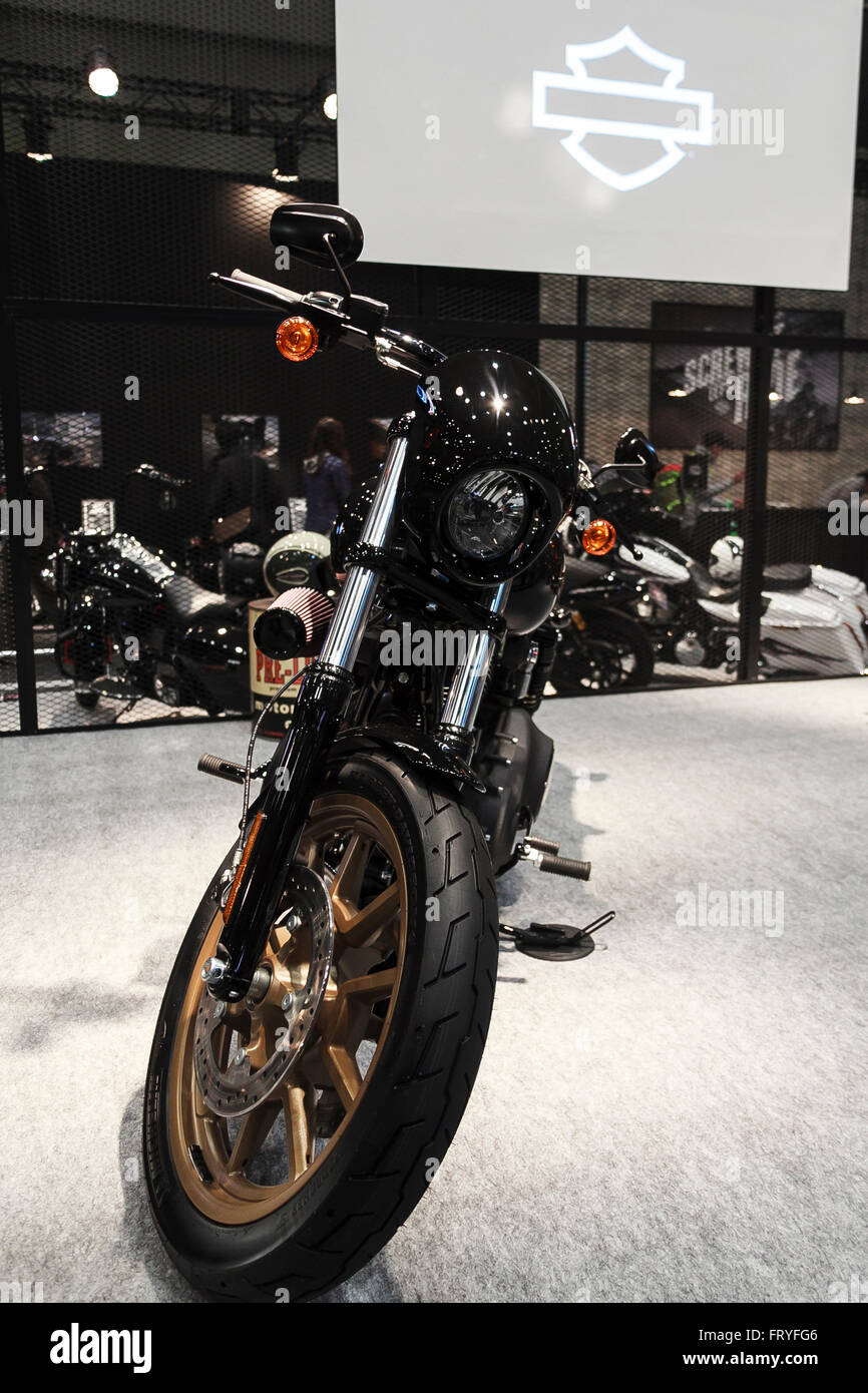 Harley davidson motorcycles on display -Fotos und -Bildmaterial in ...