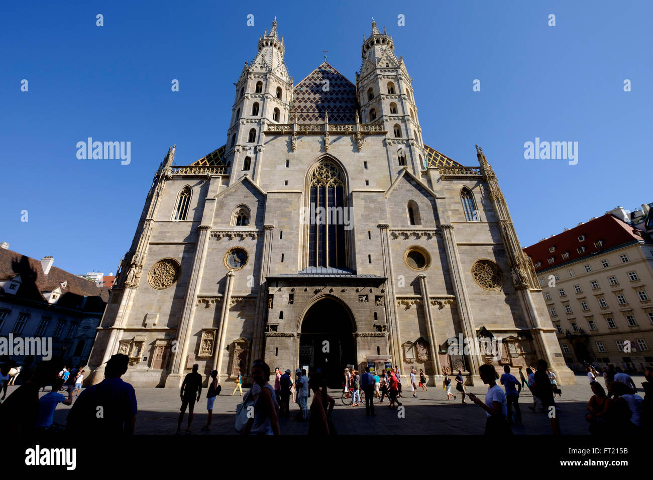 Wien stephansdom frontal -Fotos und -Bildmaterial in hoher Auflösung ...