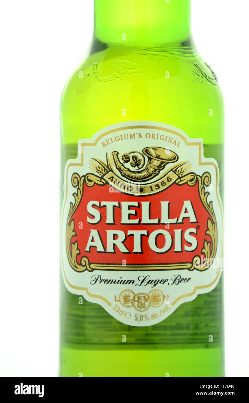 Stella Artois Pilsner Bier isoliert auf weißem Hintergrund. Stella ...