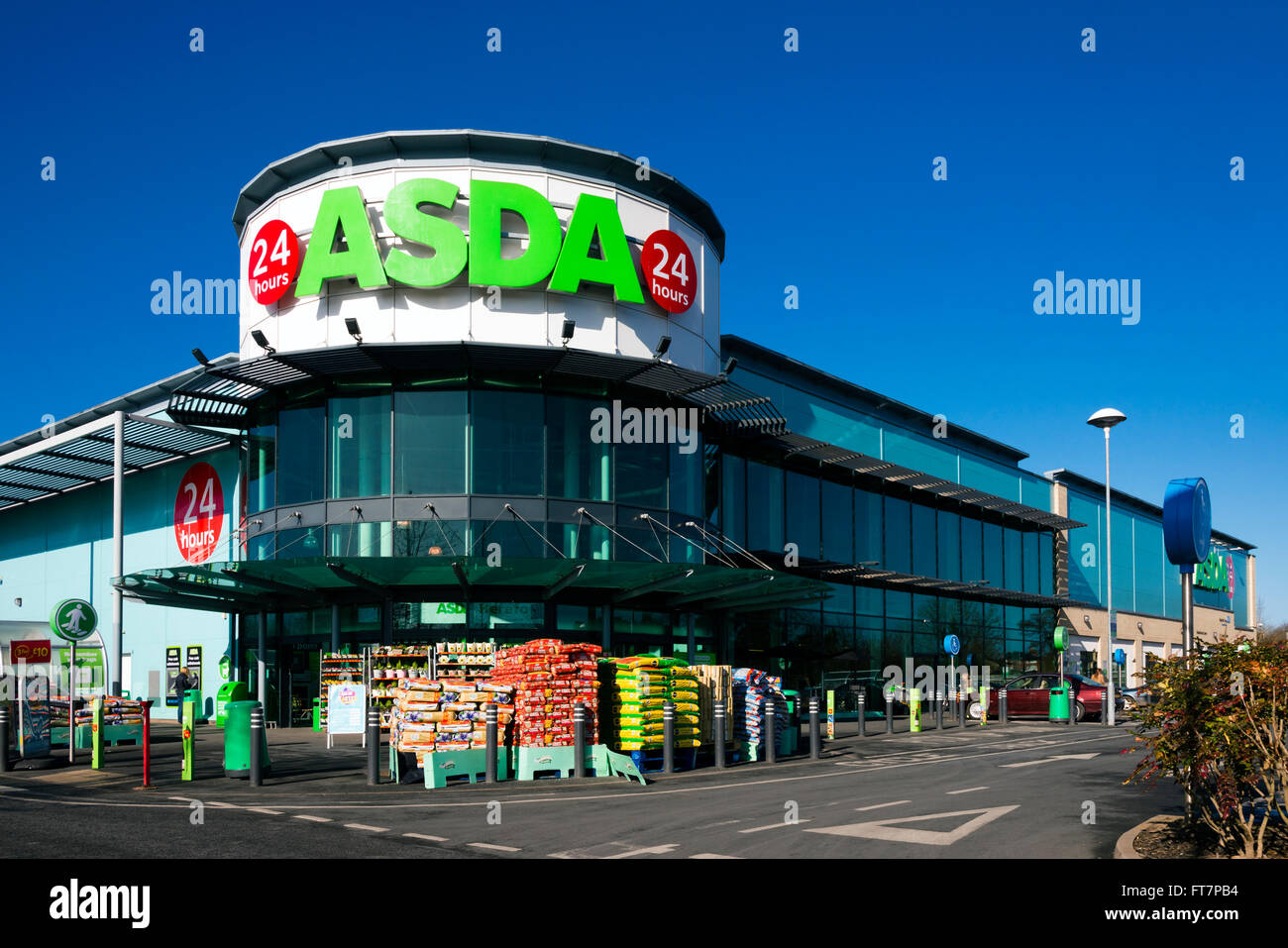 Asda store supermarket uk -Fotos und -Bildmaterial in hoher Auflösung ...