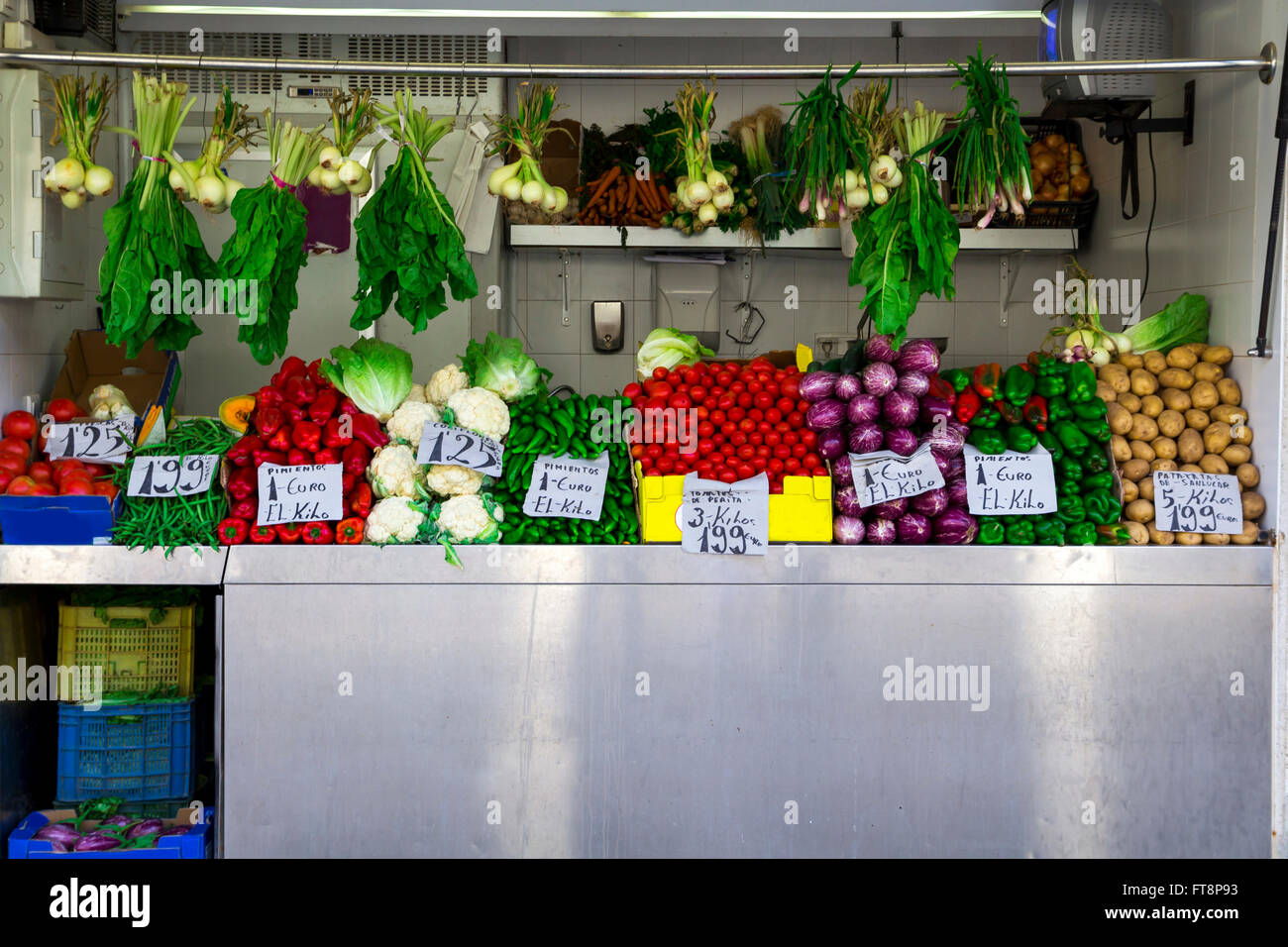 Obst und Gemüse Lagern in einem lokalen Markt Stockfotografie - Alamy