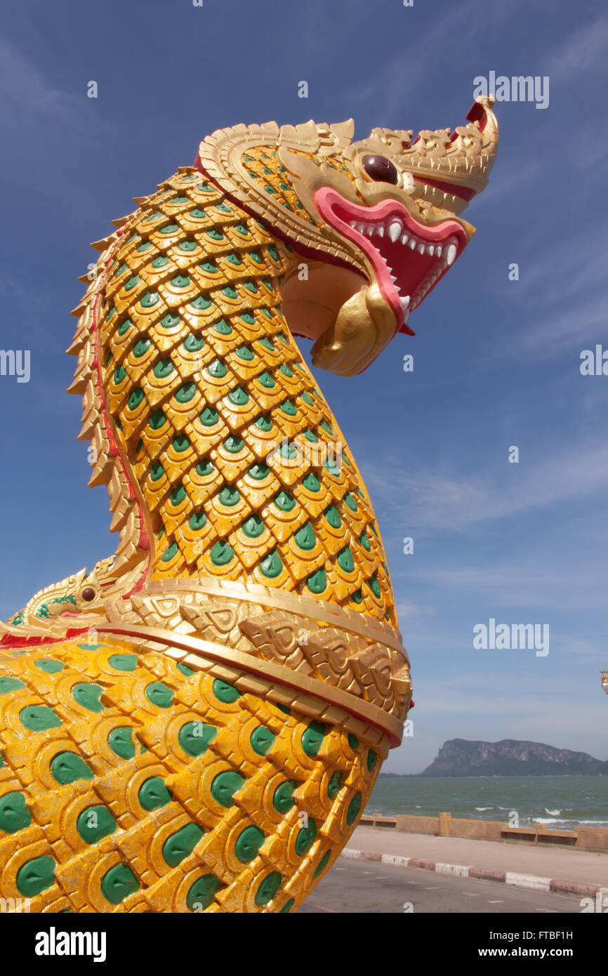 Schlange statue -Fotos und -Bildmaterial in hoher Auflösung – Alamy