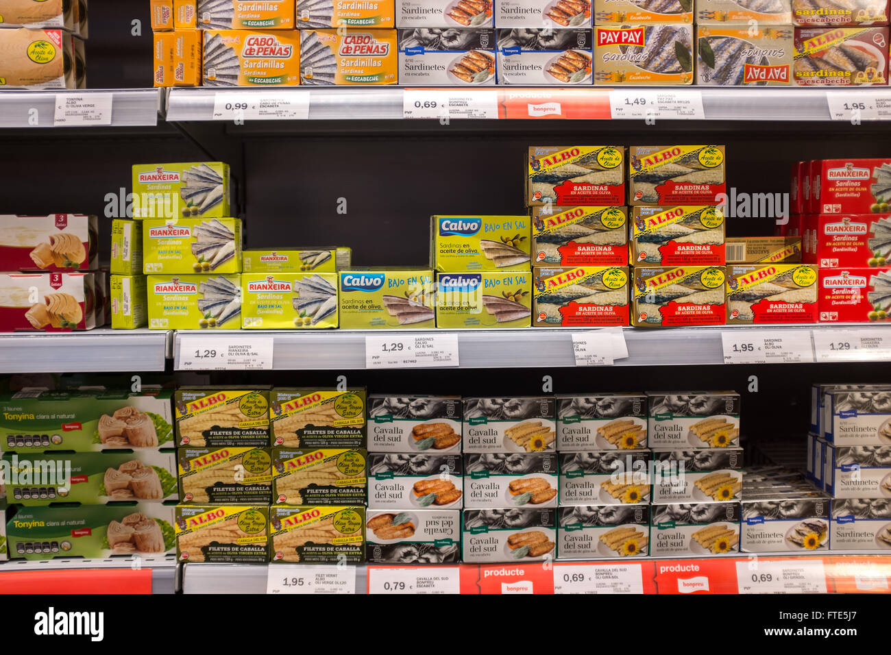 Supermarket shelves are -Fotos und -Bildmaterial in hoher Auflösung – Alamy