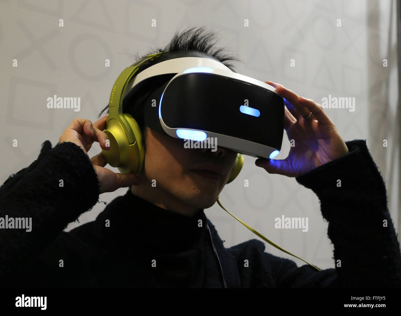 Vr hmd -Fotos und -Bildmaterial in hoher Auflösung – Alamy