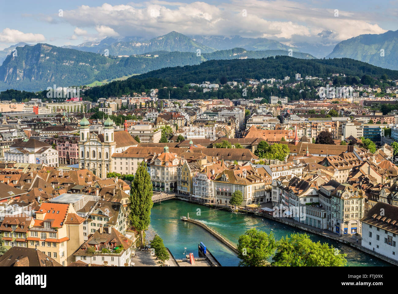Blick über die Altstadt von Luzern auf den Vierwaldstättersee, Schweiz ...