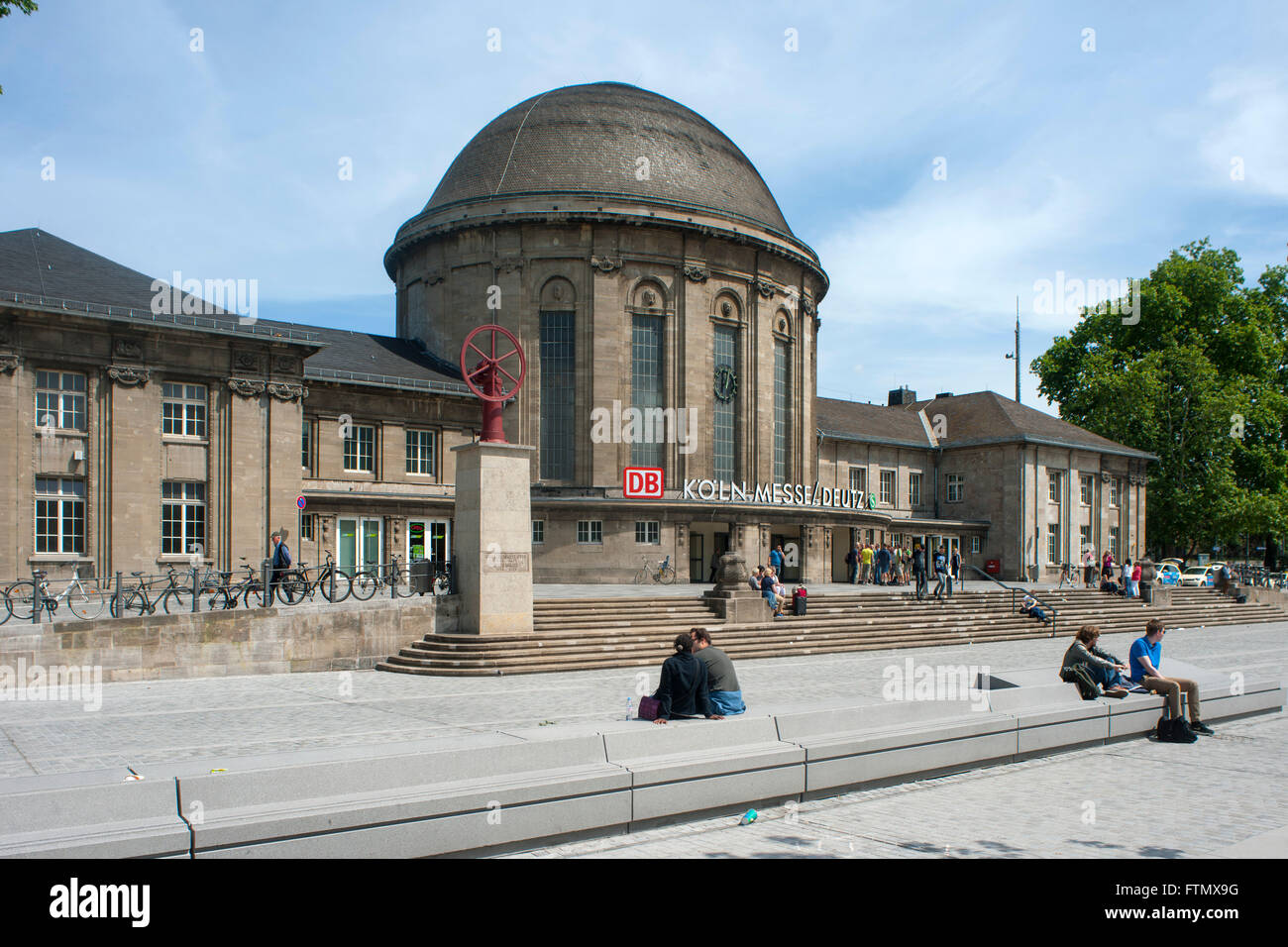 Köln, Deutz, Ottoplatz, Bahnhof Deutz, Empfangsgebäude Köln Messe/Deutz ...