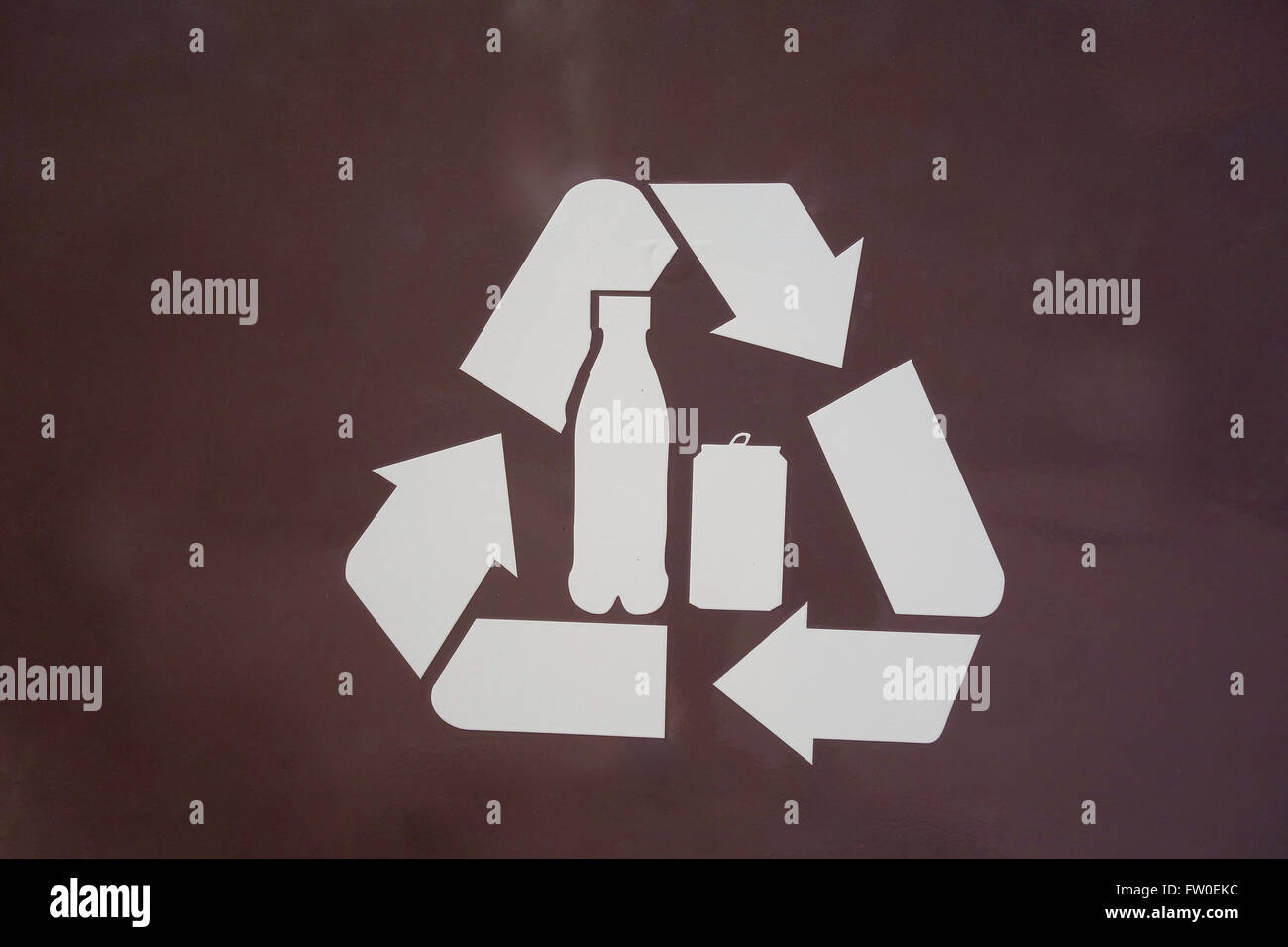 Recycle symbol aluminum -Fotos und -Bildmaterial in hoher Auflösung – Alamy