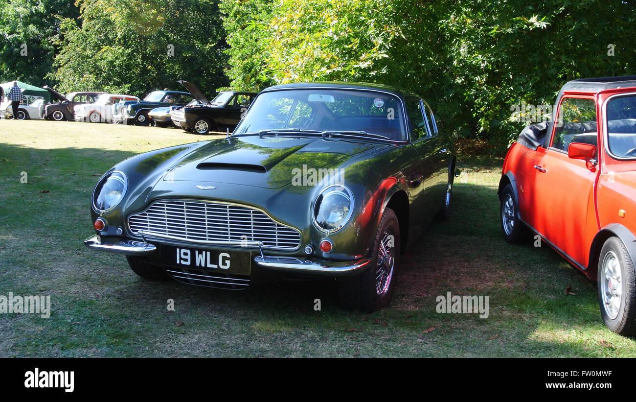 Aston martin db6 mk2 -Fotos und -Bildmaterial in hoher Auflösung – Alamy