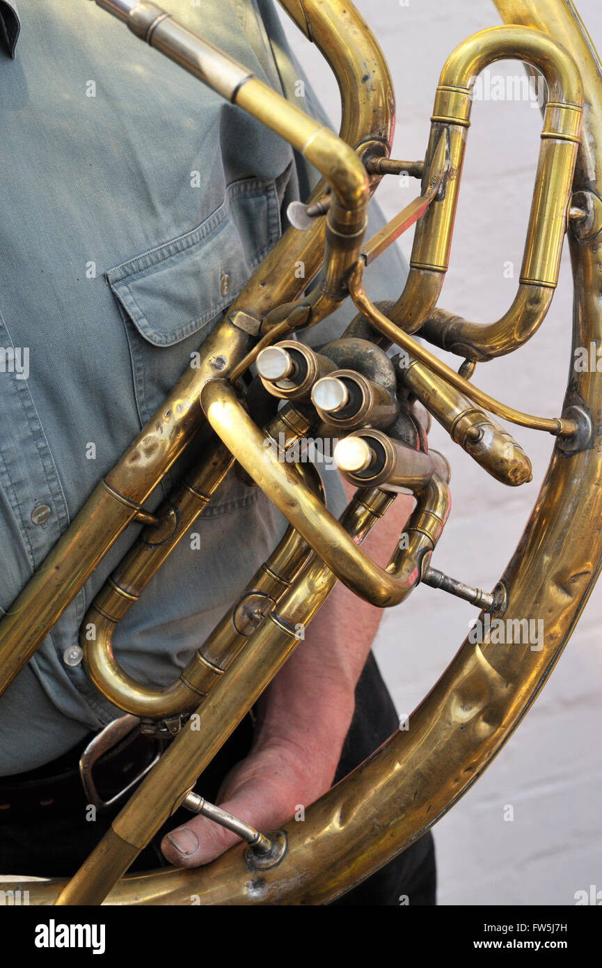 Tuba wird gespielt -Fotos und -Bildmaterial in hoher Auflösung – Alamy