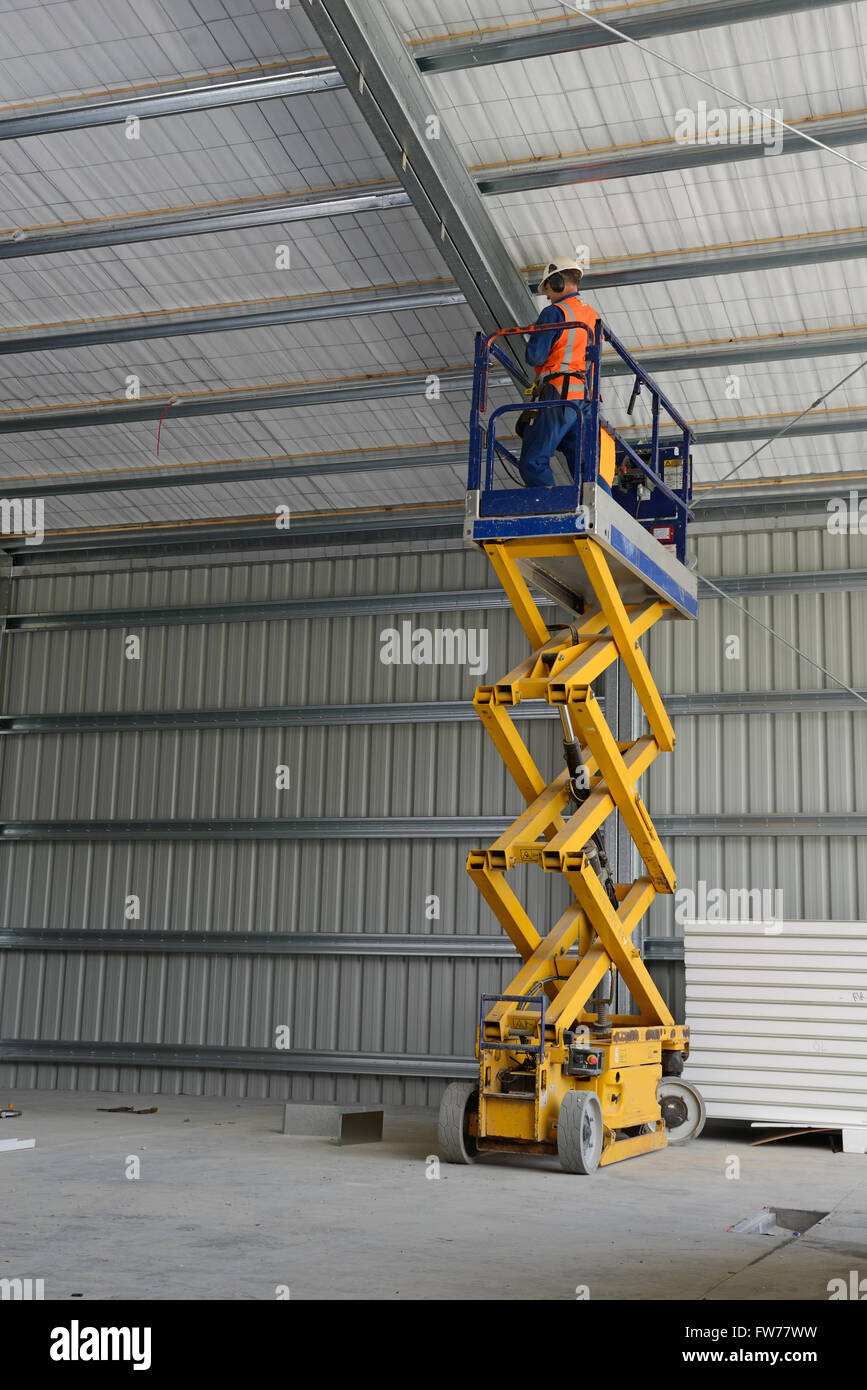 Scheren hebebühne -Fotos und -Bildmaterial in hoher Auflösung – Alamy