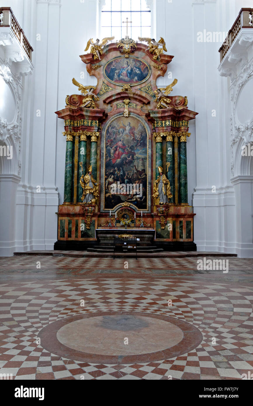 Der altar der kirche -Fotos und -Bildmaterial in hoher Auflösung – Alamy
