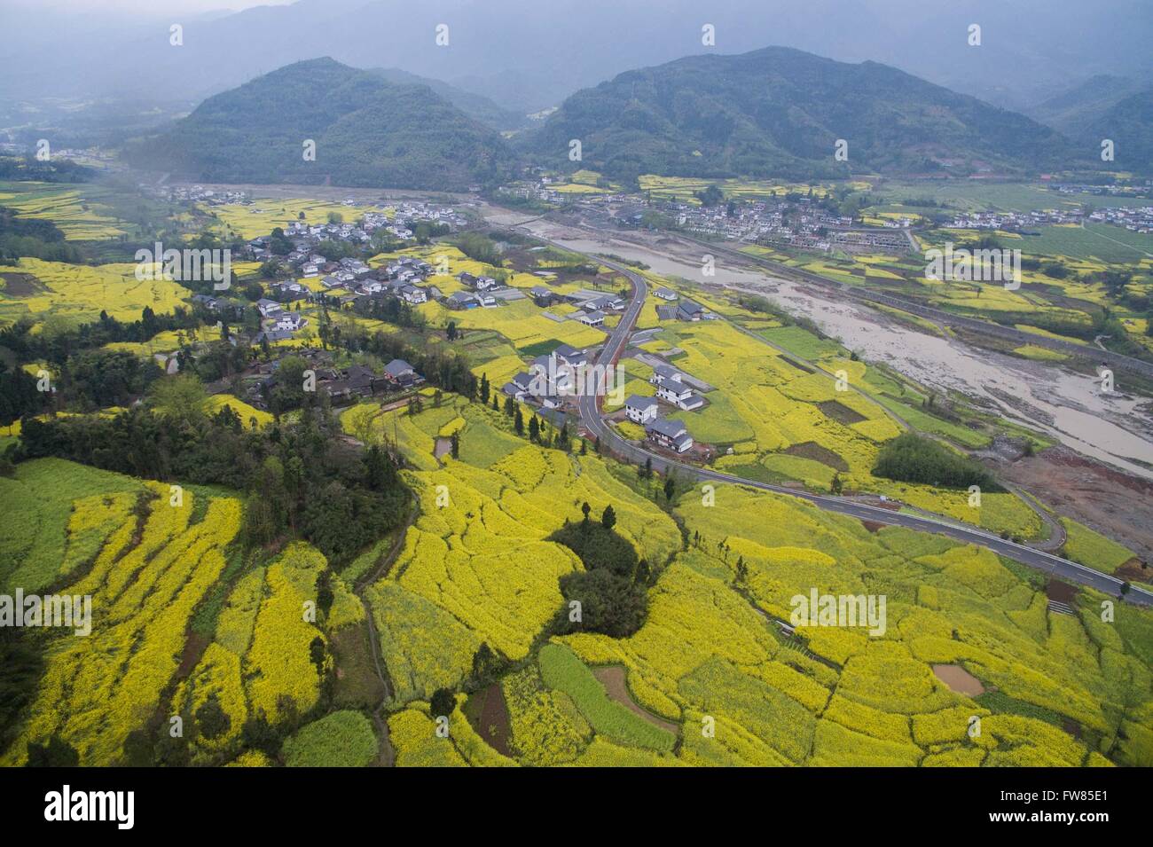 Ya'an. 26. März 2016. Foto aufgenommen am 26. März 2016 zeigt die neu ...
