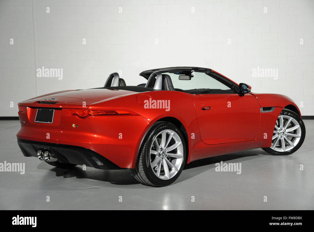 Jaguar f type cabriolet -Fotos und -Bildmaterial in hoher Auflösung – Alamy