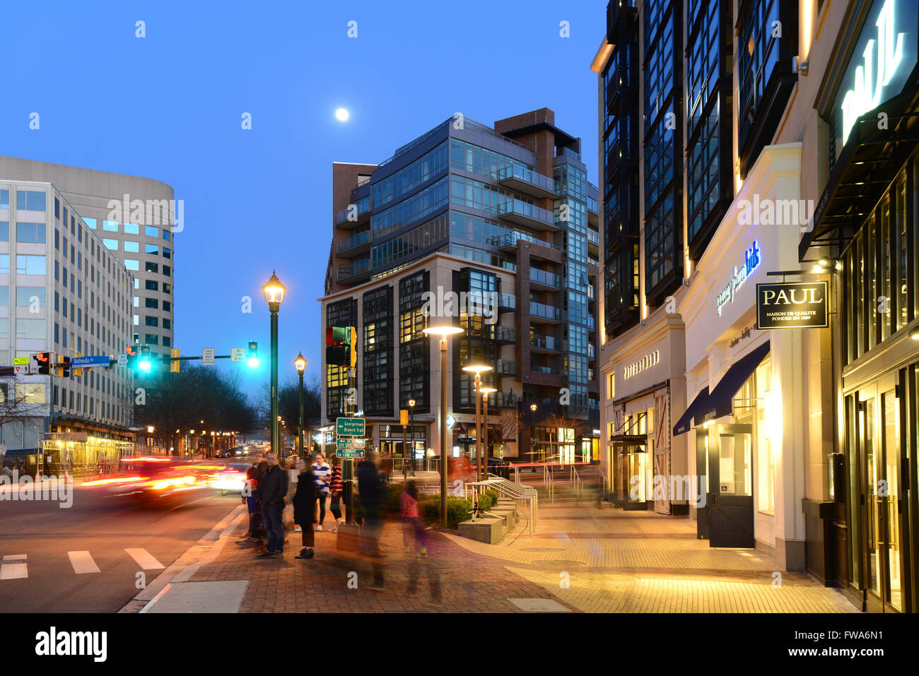 USA-Maryland MD Stadt von Bethesda in der Nacht - Vorort von Washington ...