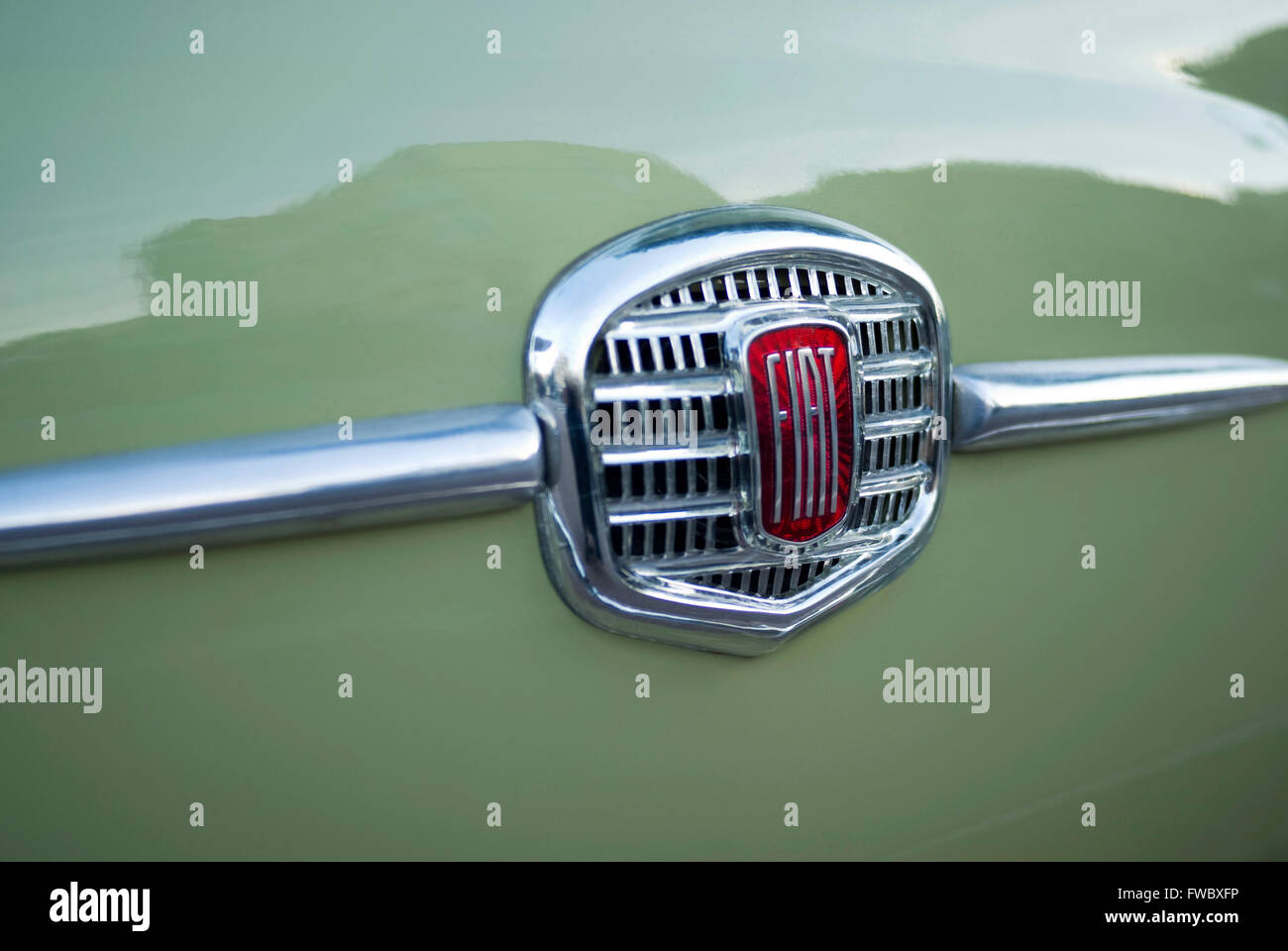 FIAT-Logo auf Oldtimer Stockfotografie - Alamy