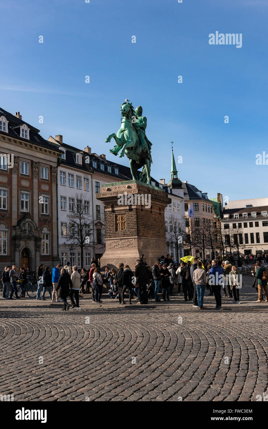 Statue von bischof absalon -Fotos und -Bildmaterial in hoher Auflösung ...