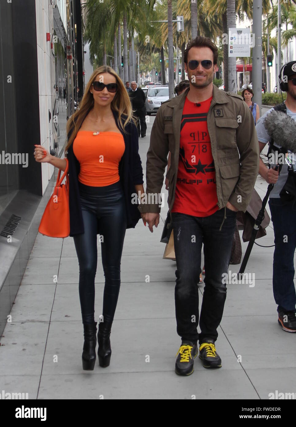 Bastian Yotta und seiner Frau Maria unterwegs in Beverly Hills ...