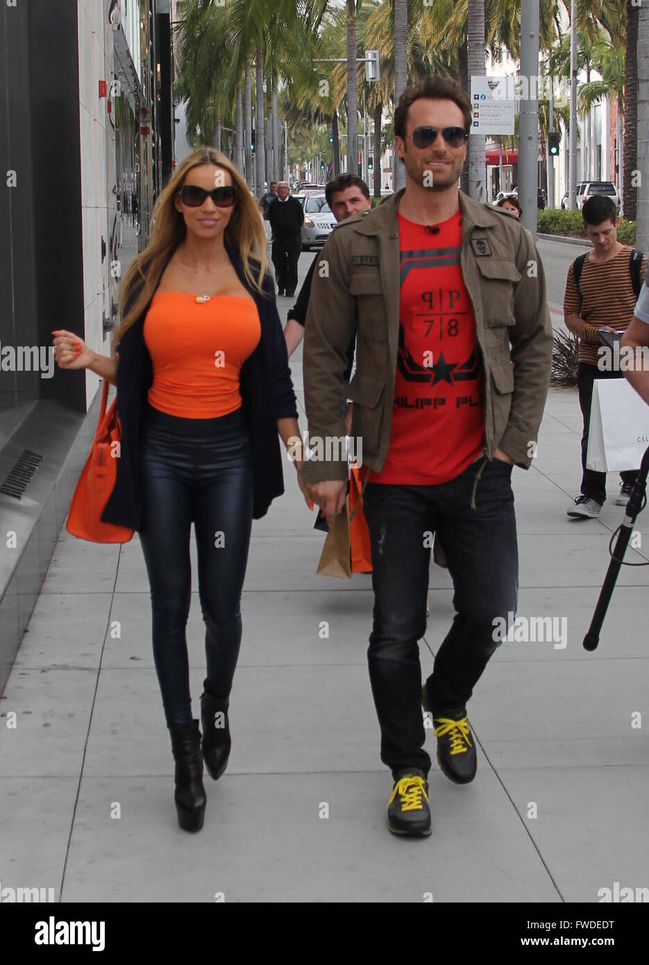 Bastian Yotta und seiner Frau Maria unterwegs in Beverly Hills ...