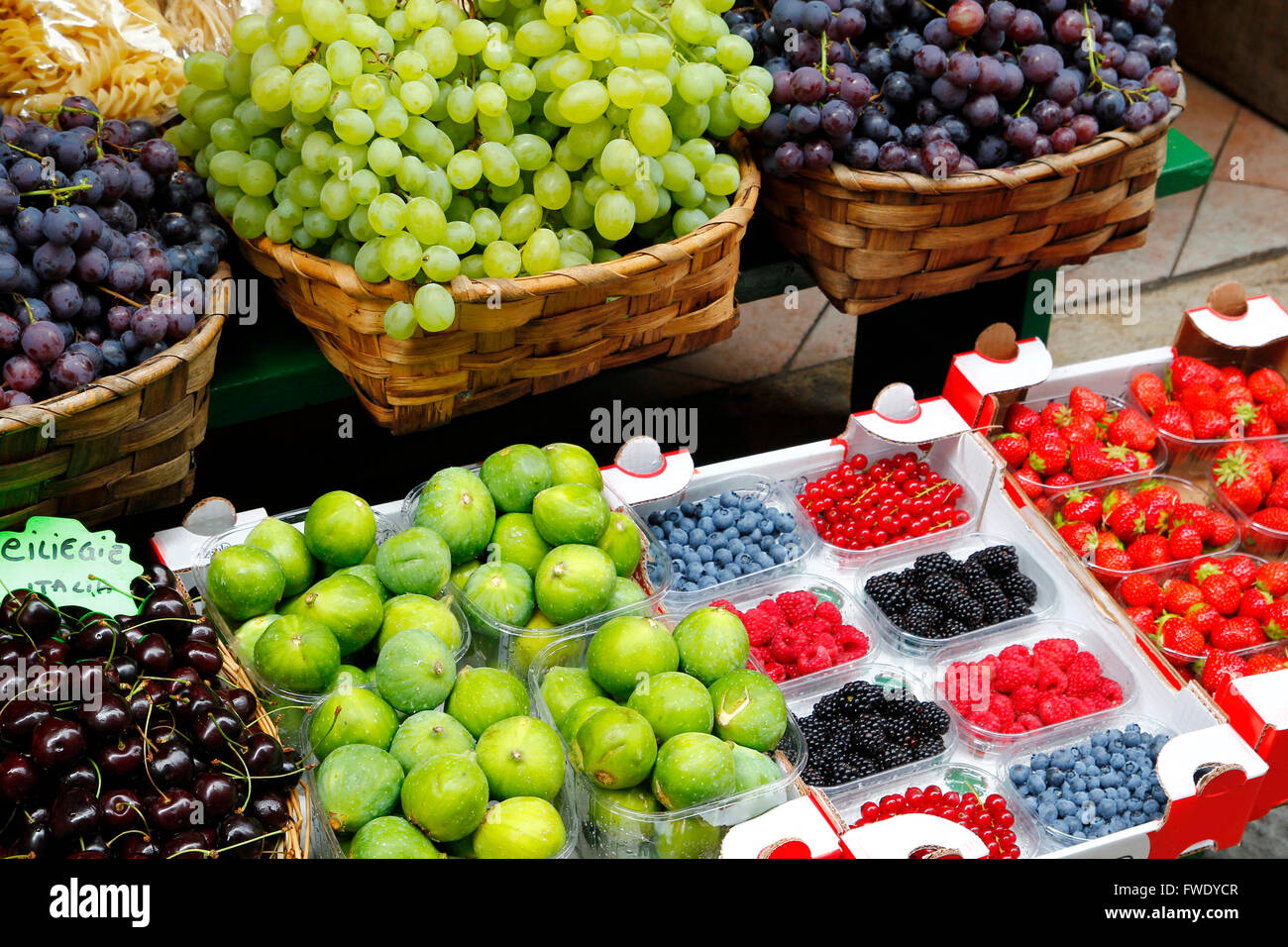 Frisches obst in einem markt -Fotos und -Bildmaterial in hoher ...