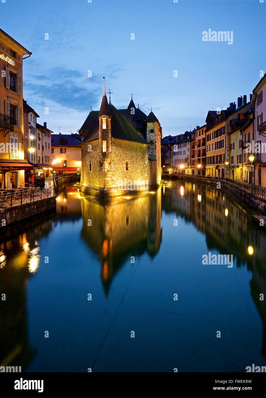 Altstadt annecy bei nacht -Fotos und -Bildmaterial in hoher Auflösung ...